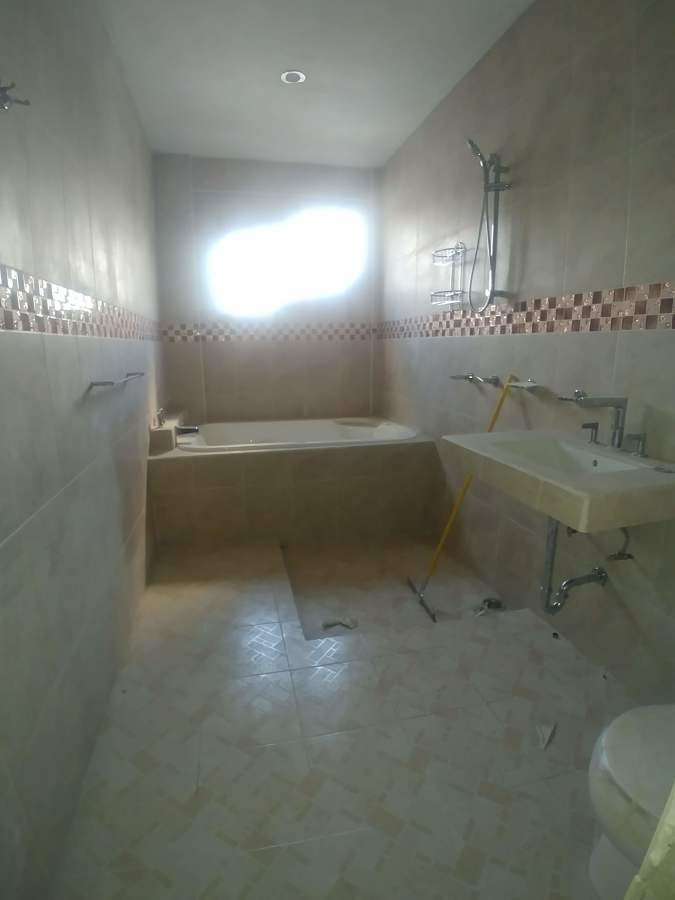 Foto: Baño con Yacusi de Reyes Constricciones Y Remodelaciones #391899 ...