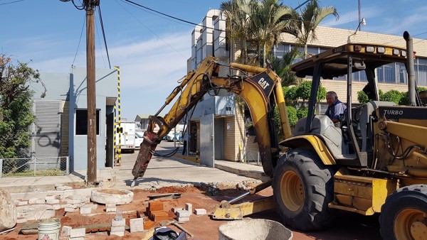 Foto: CAT 446D Rotomartillo de CS Pro #488895 - Habitissimo