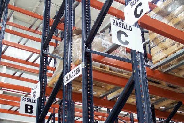 Foto: Racks y Letreros en Bermad. de Terminadora De La Construcción ...