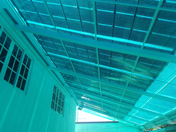 Foto: Techumbre con Paneles Solares de Constructora Ismogal S.a. De C.v ...