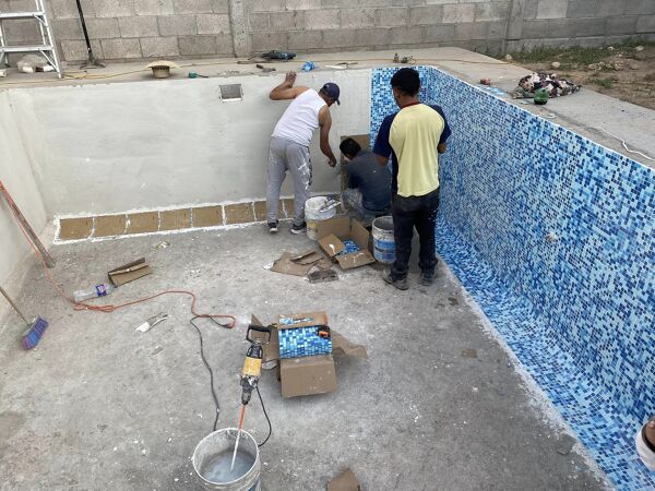 Foto: Colocacion de Azulejo en Muros de Alberca 4x7 de Arquisan ...