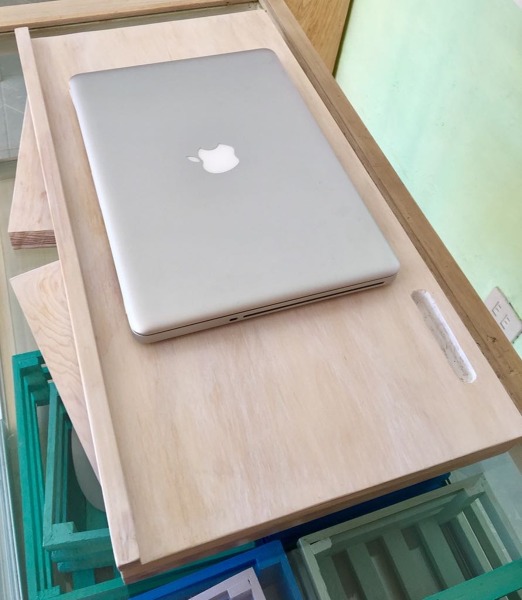 Foto: Base para Laptop, Hecha de Madera de Harada Solutions #321587 ...