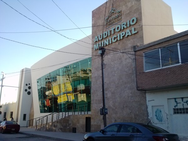Foto: Fachada Auditorio Mpal. De Sn. Pedro Coahuila. de Adyco ...