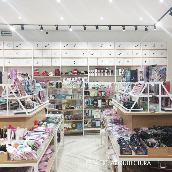 Foto: Remodelación Local Comercial Plaza Sendero Apodaca de Espacio ...