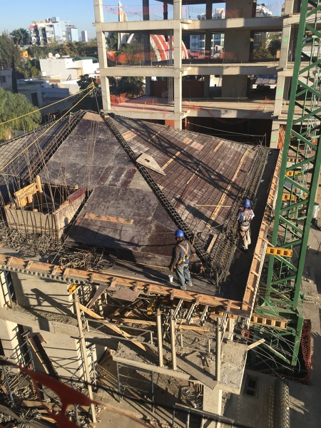 Casas Con Cimientos De Losa Inclinada Tectónica: Arquitectura Y