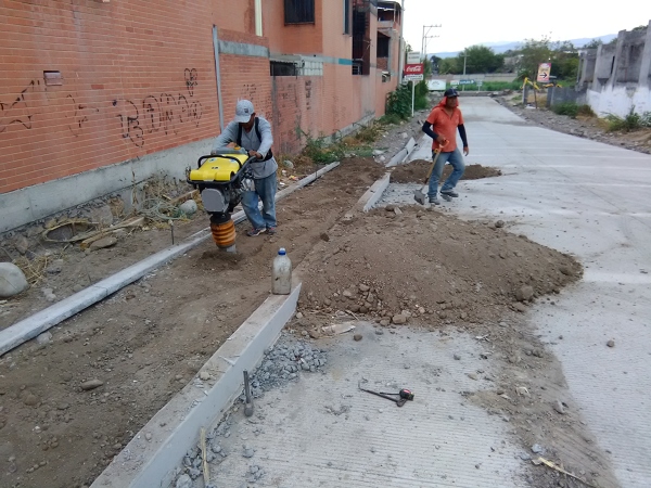 Foto: Banquetas de Winkler Construccion #450047 - Habitissimo