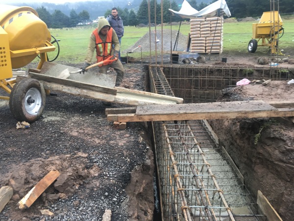 Foto: Colado de Cimentacion de Muro Perimetral. de Grupo Ceroce #435224 ...