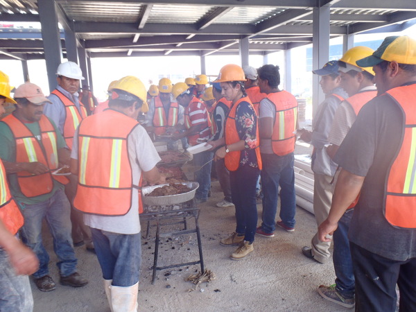 Foto: Una Comida para Que los Trabajadores Se Animen!! de En Concreto ...