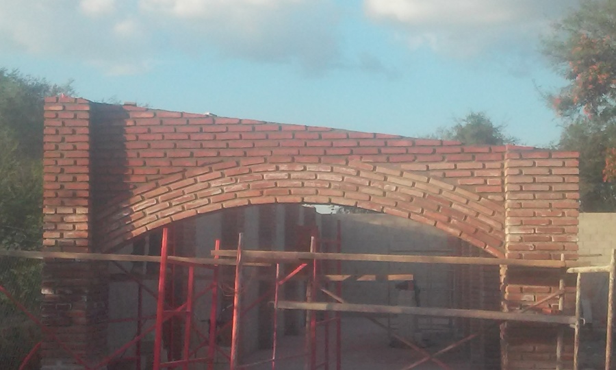 Foto: Construcción de Arco y Columnas de Multi-Construcciones #314503 ...