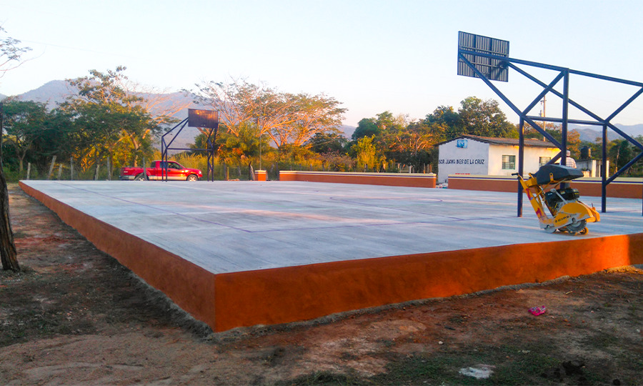 Foto: Construcción de Cancha Multiusos en la Piedra Pintada. de Jamca ...
