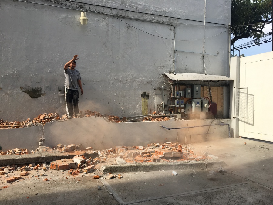 Foto: Demolición de Muro Existente y Excavación para Cimentación de ...