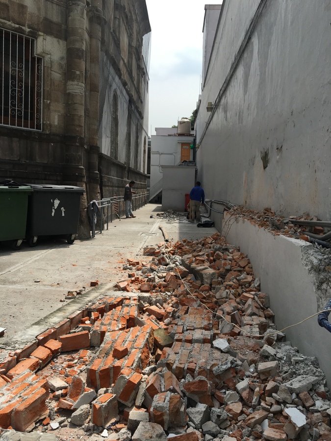 Foto: Demolición de Muro Existente y Excavación para Cimentación de ...