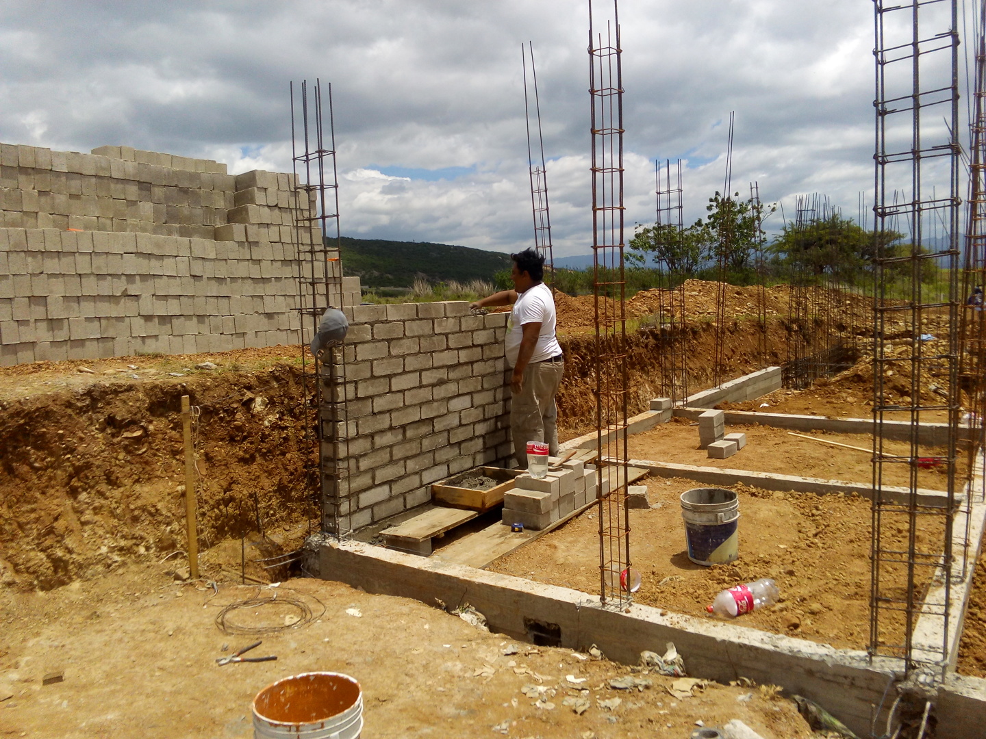 Pegado de tabicon, levantamiento de muros para casa habitación.