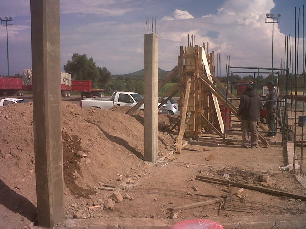 Foto: 12.-Armado, Cimbrado y Colado de Columnas Perimetrales en Planta ...