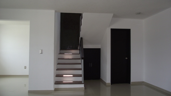 Foto: Acceso a Primer Piso de ConstruGALI #574599 - Habitissimo