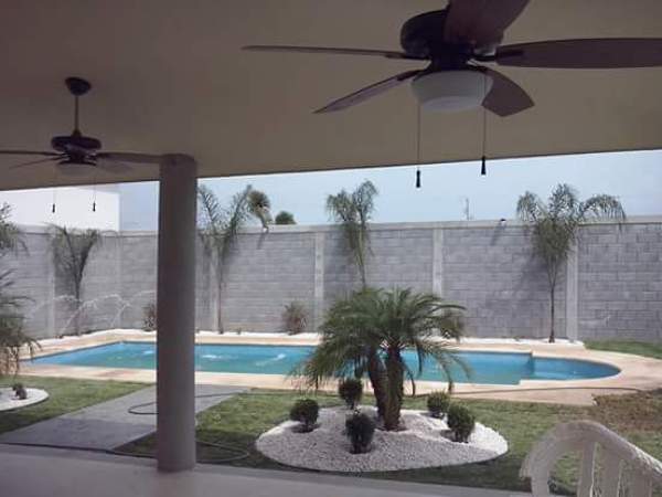 Foto: Alberca con Jacuzzi de RENOVACIONES URBANAS (RENURB) #132666 ...