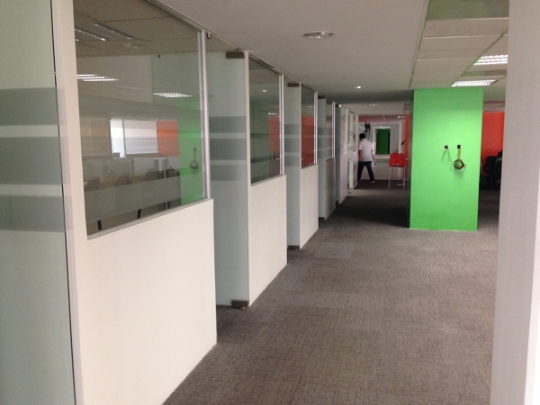 Foto: Área de Cubículos de Cr Construcciones #723112 - Habitissimo