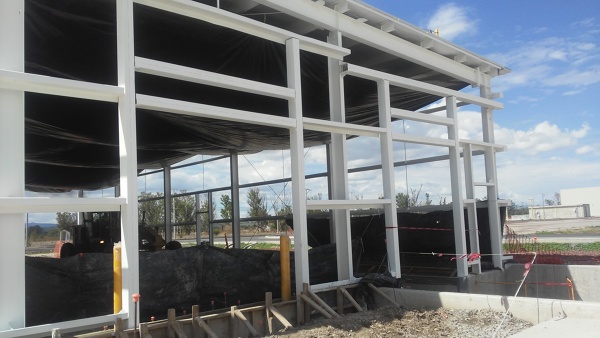 Foto: Bodega con Anden de Estructura Metálica de Mm Bioa #510131 ...