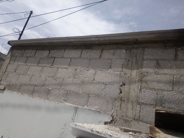 Foto: Cerramientos en Pretil de Urbanisto Y Construcción Cisneros ...