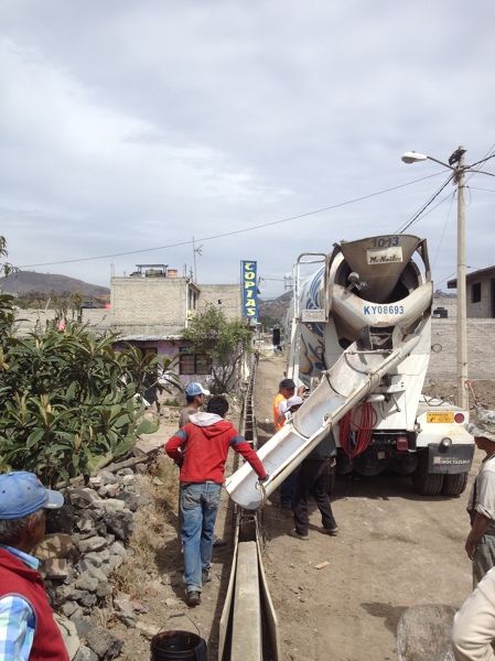 Foto: Colado de Guarnición de Construcciones, Asfaltos Y Materiales ...