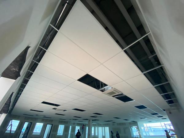 Foto: Colocación de Panel en Plafón Modular de Iconcepts D+C #952259 ...