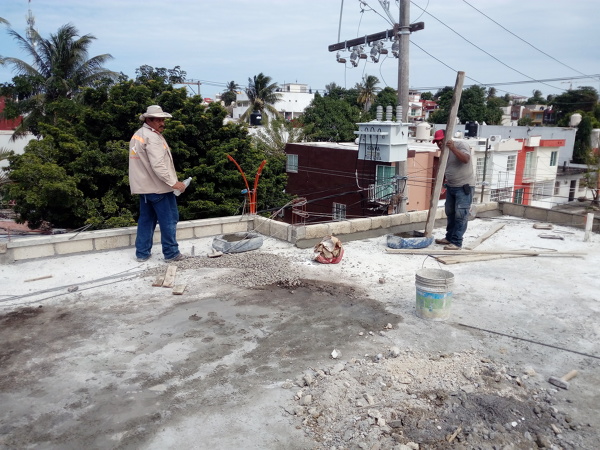 Foto: Colocacion de Pretil de Ingenieria De Diseño Y Construccion May.r ...