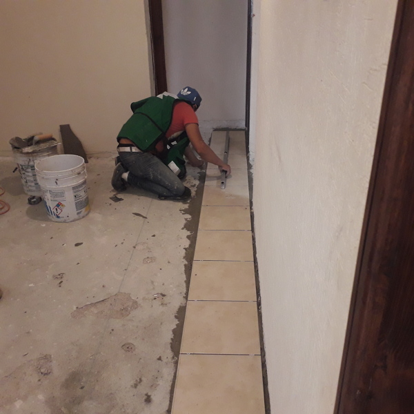 Foto: Colocación de Vitropiso de Remodelaciones Disa #544332 - Habitissimo