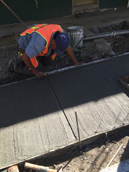 Foto: Construcción de Banquetas de Mega Arrendadora de Maquinaria, s de ...