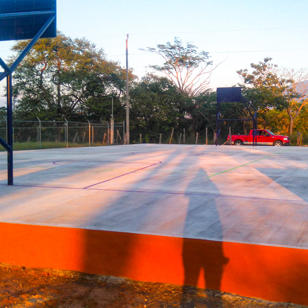 Foto: Construcción de Cancha Multiusos en la Piedra Pintada. de Jamca ...