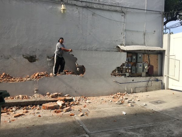 Foto: Demolición de Muro Existente y Excavación para Cimentación de ...