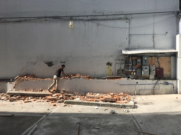 Foto: Demolición de Muro Existente y Excavación para Cimentación de ...