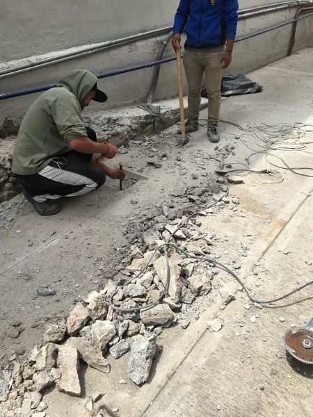 Foto: Demolición de Muro Existente y Excavación para Cimentación de ...