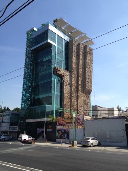 Foto: Edifici Eje Central Terminado de Arq. Jose Valenzuela Cepeda ...