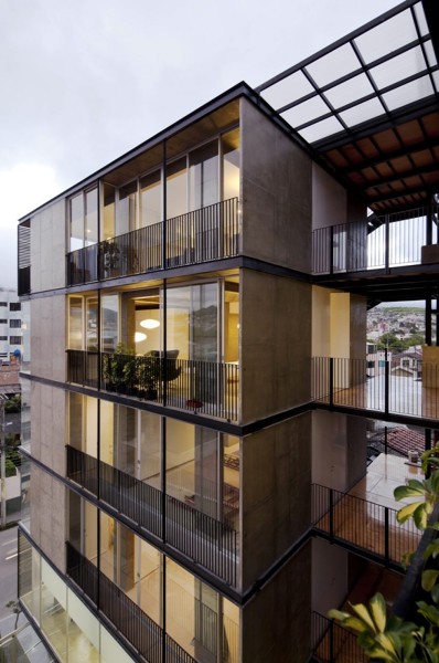 Foto: Edificio Moderno de Maya Arquitectos #893829 - Habitissimo