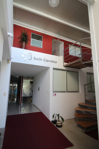 Foto: Fachada Principal. Diseño y Construcción de Laboratorio Baclin ...