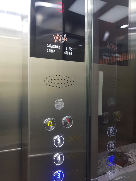 Foto: Interior de Yagar Lift Control #725952 - Habitissimo