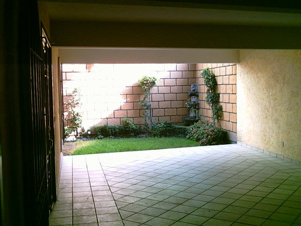 Foto: Patio Interior Cochera para 3 Autos de N&R Arquitectos S.A de C.V ...