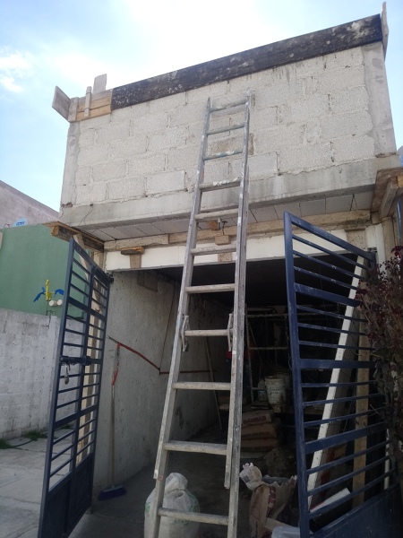 Foto: Pretil a Media Altura de Urbanisto Y Construcción Cisneros ...