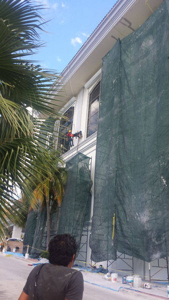 Foto: Sistema de Seguridad con Lonas en Trabajos de Mantenimiento de ...