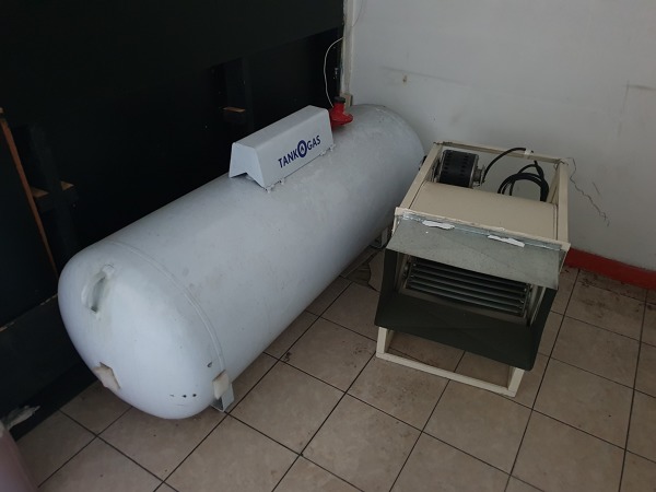 Foto: Tanque de Gas y Extractor de Aire de AQ Servicios Integrales ...
