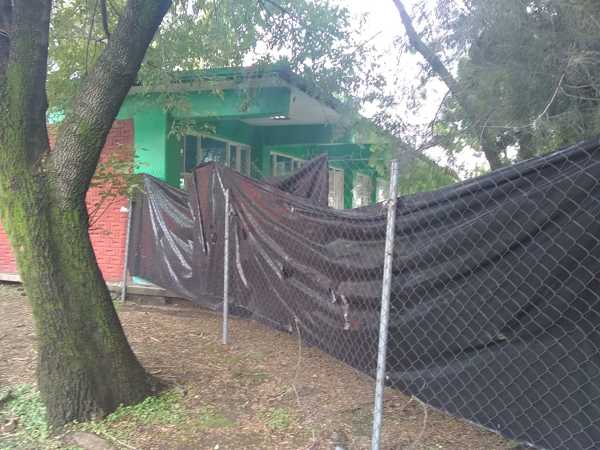 Foto: Tapial Perimetral Provisional para el Cuidado de Alumnos y ...