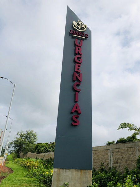 Foto: Totem de Panel de Alucentro Villahermosa #725864 - Habitissimo