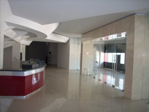 Foto: Vestíbulo Principal Obra Terminada de Diseños Y Construcciones ...